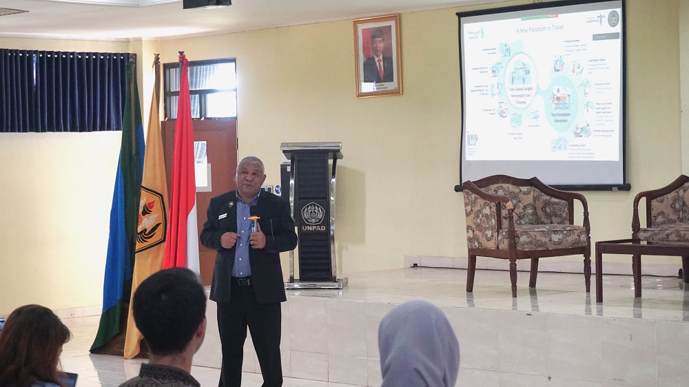 Program Studi Pariwisata Bahari Gelar Kuliah Umum Bahas Konektivitas ...